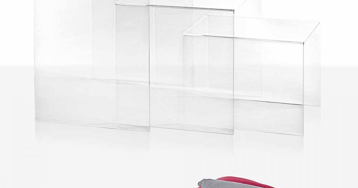 3 stackable coffee table made of transparent plexiglass Amalia