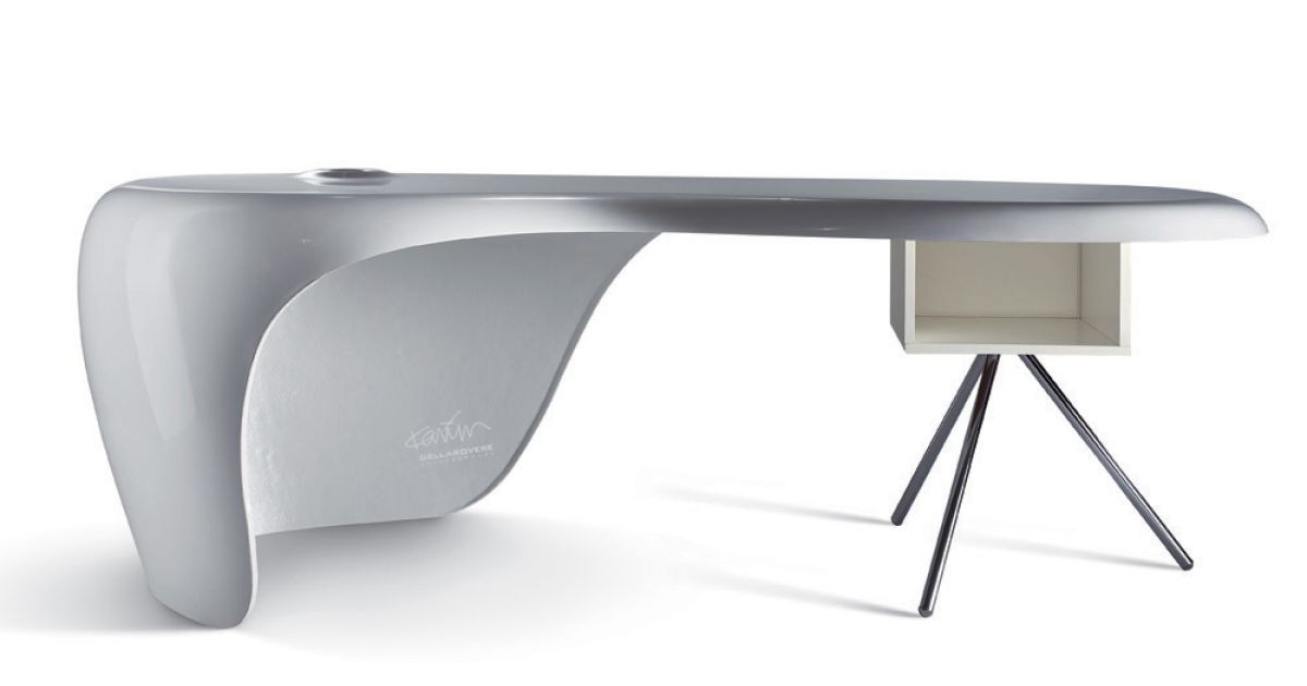 Executive desk by Karim Rashid in polyurethane