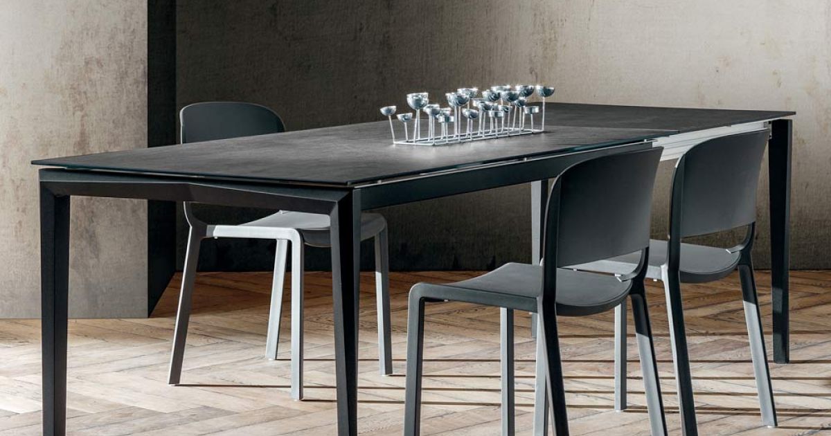 Extendable Table with Luxury Beech Legs Made in Italy