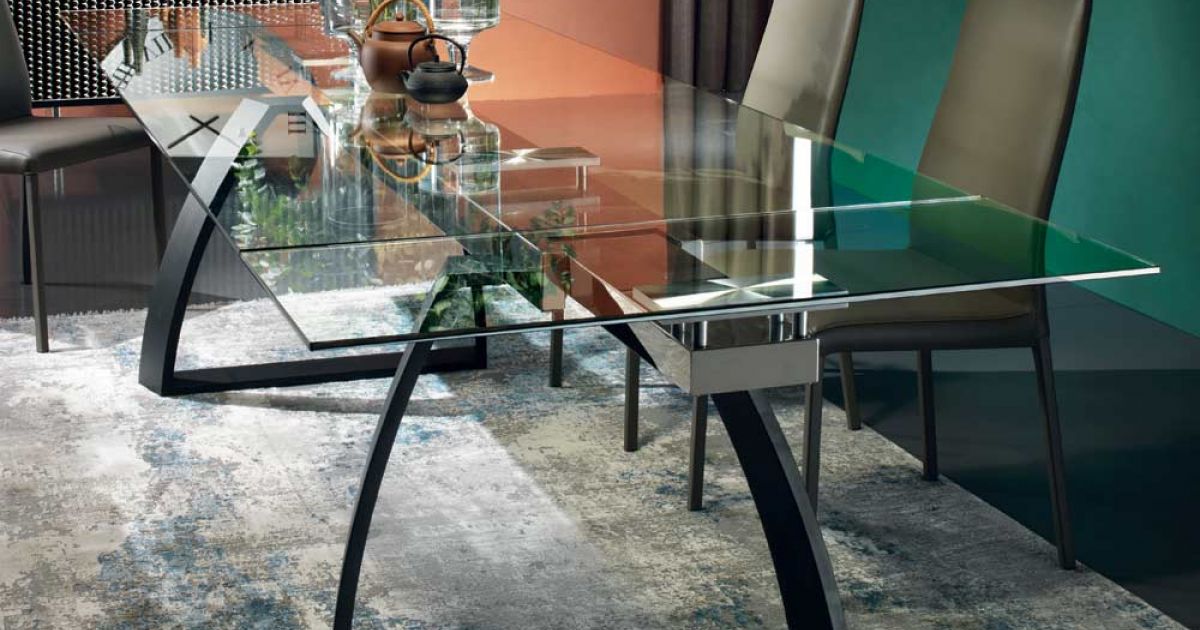 Extendable Table in Glass and Black Steel Made in Italy